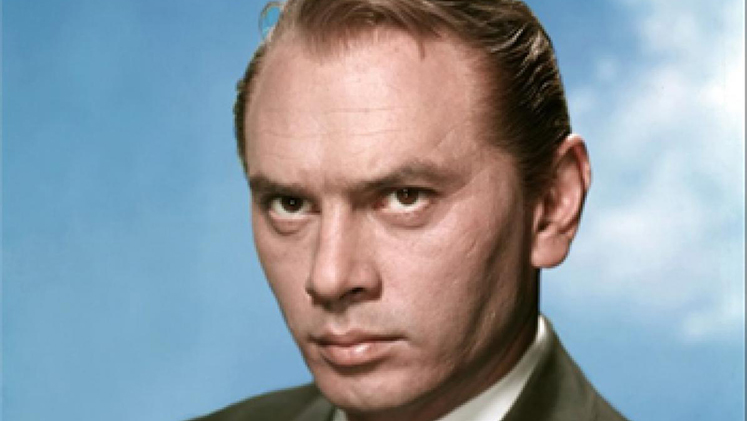 Yul Brynner in "Port of New York" – El Chuqueño